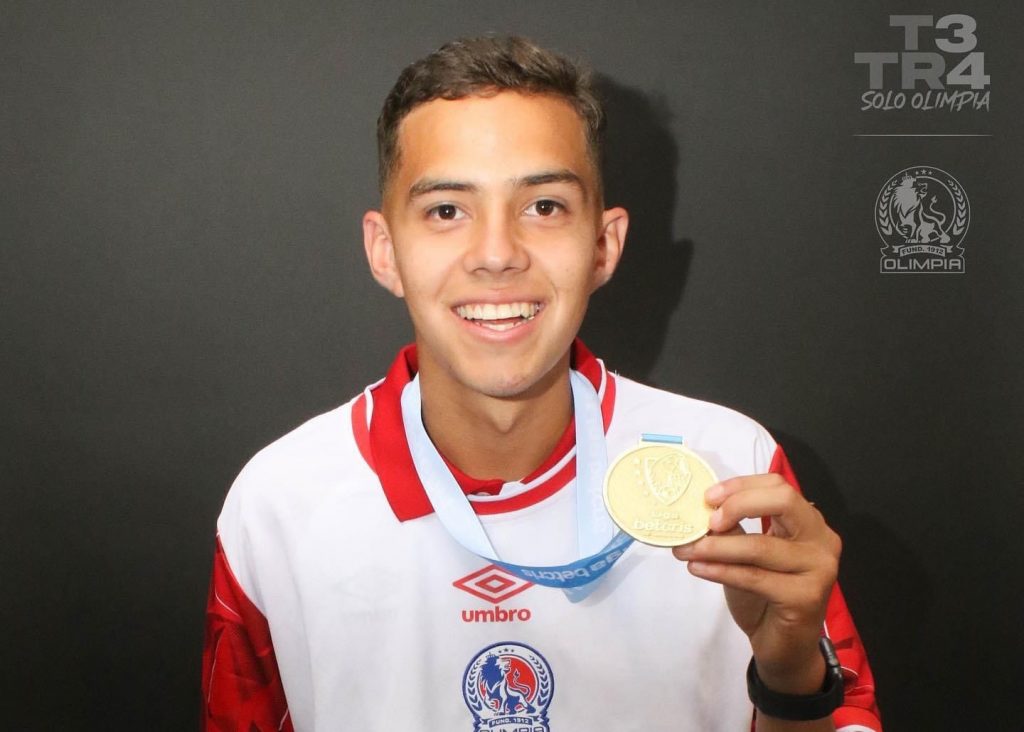 Tras polémica salida de Olimpia, Rodrigo Rodríguez convence al campeón