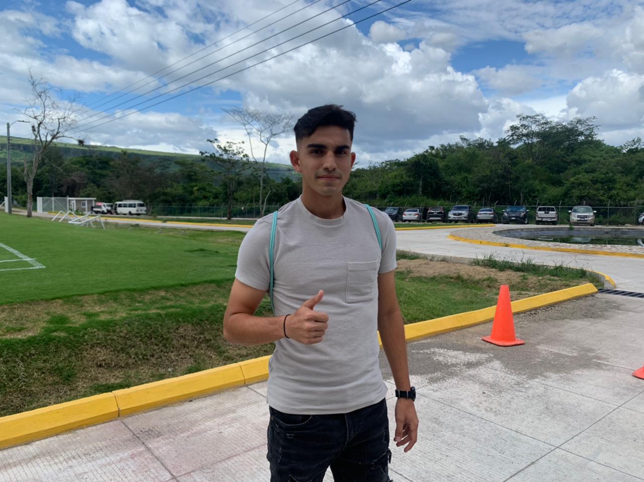 Charlie Estrada hará prueba en el Olimpia