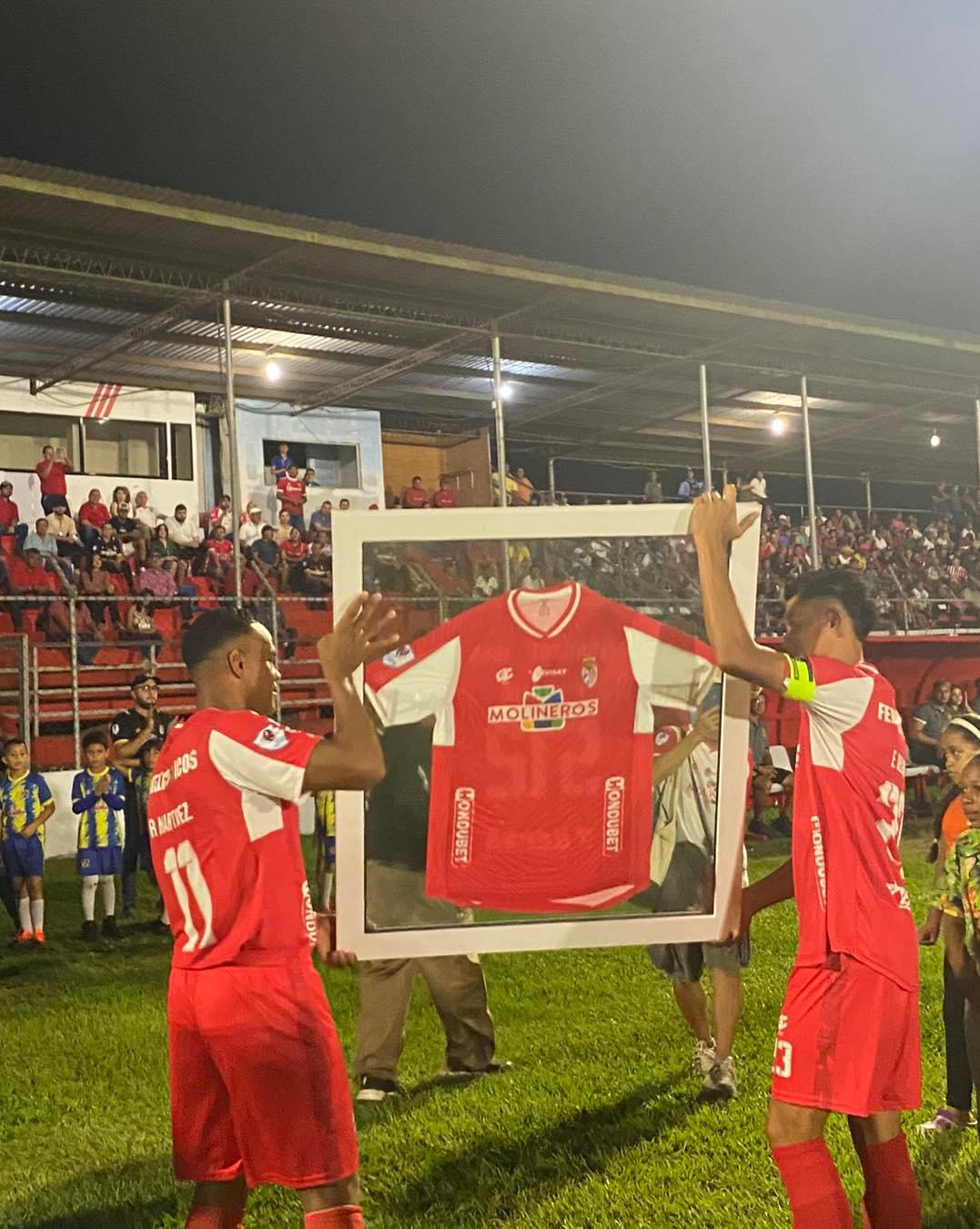 ¡Leyenda! Edder Delgado hace historia y es el jugador con más partidos ...