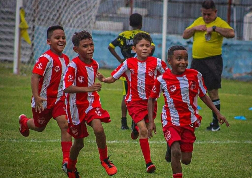 El CD Vida Jr. se corona campeón U10 tras vencer a Vistas de Satuyé