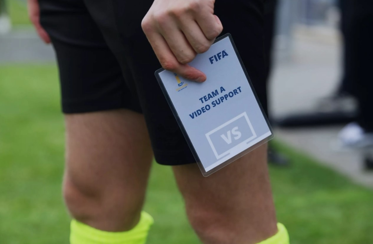 FIFA estudia reemplazar el VAR con el sistema FVS, una opción mas simple