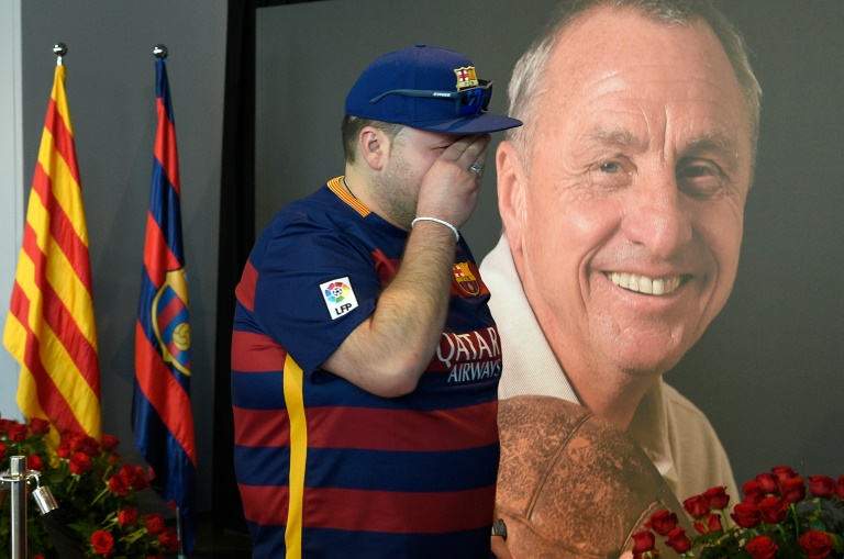 Barcelona homenajea la memoria de Johan Cruyff